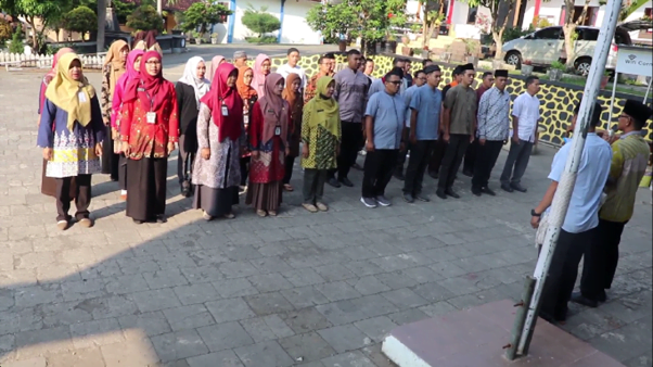 Kegiatan Apel dan Pembacaan Ikrar Netralitas ASN SMK Negeri 1 Blado pada Pemilihan Umum dan ...